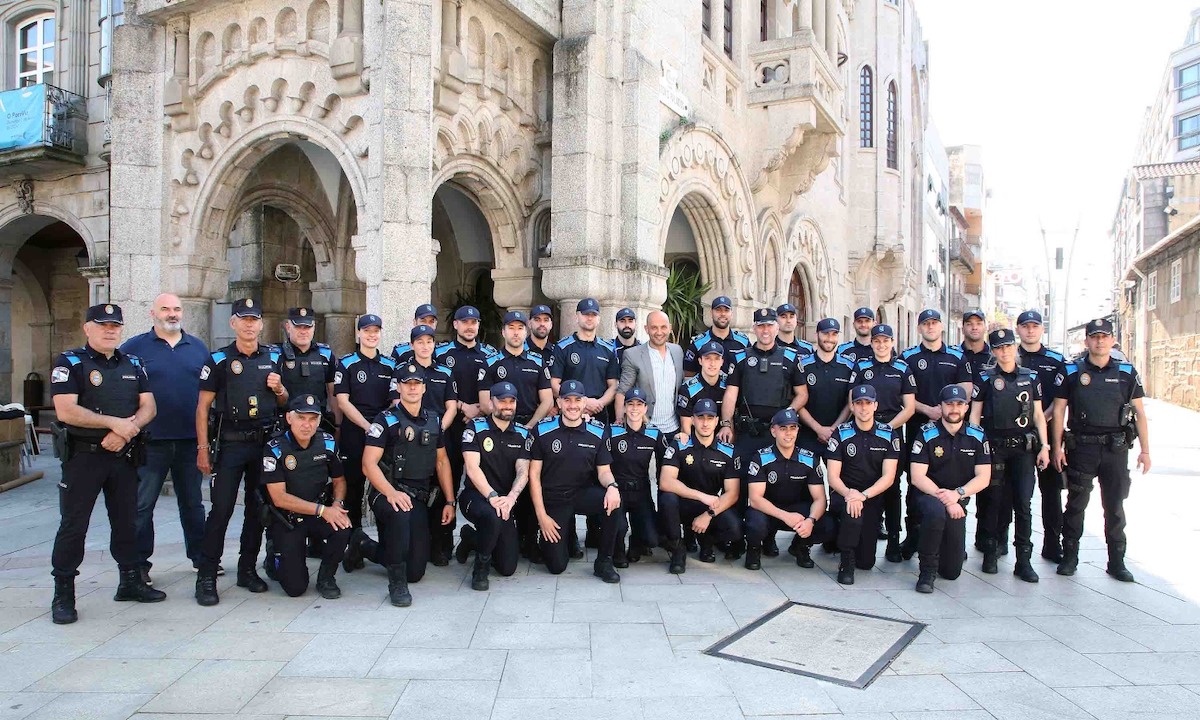 Alumnos de la XVI promoción de la Policía Local formada en la Agasp ...